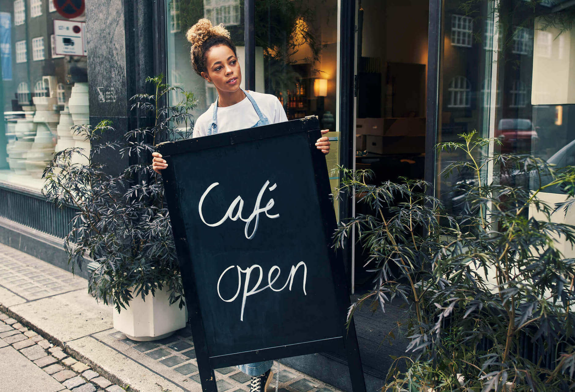 Business Signs Permissions | Legal Insights - Rocket Lawyer UK